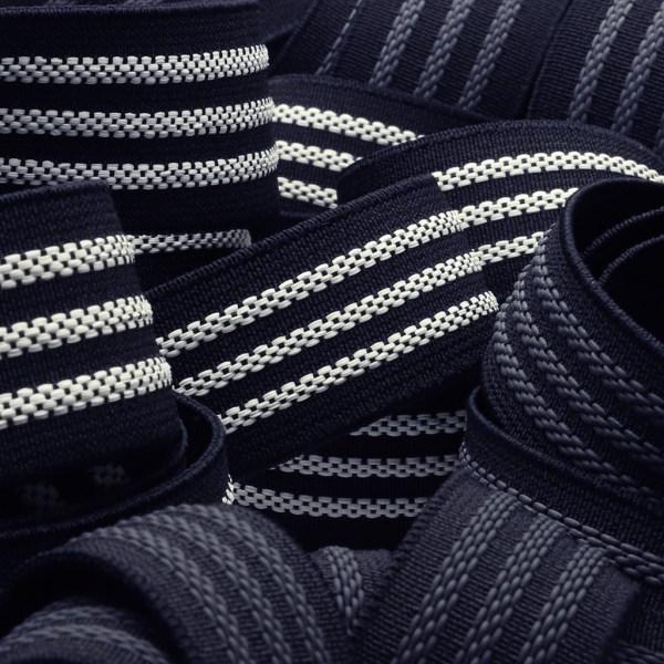 【商品スペック】　販売単位： 1メートル　幅： 25mm　材質： ポリエステル80% ポリウレタン20%（C/#50のみゴム糸使用）　厚み： 1.7mm　伸度： 100%　メーカー： SHINDO（S.I.C.）【バリエーション】　2サイズ...