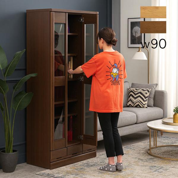 北欧テイストの木製本棚。幅90cmの大容量収納にガラス扉付きで見せる収納も可能。可動棚仕様で書籍や雑貨をすっきり整理。安心の日本製完成品です。送料無料（但し、北海道・東北地方・沖縄・離島は除く）東北地方：￥7,000　北海道：￥9,000 ...