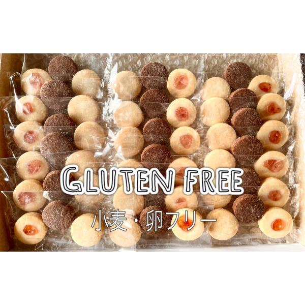 小さなお子さまでも食べやすいひと口サイズのクッキーです。お出かけ時の携行やプレゼント、毎日のおやつにも使いやすいよう、３種を1つの袋にまとめました。フレーバーは人気の【いちごジャム・ココア・プレーン】です。便利でかわいいクッキーです。[内容...