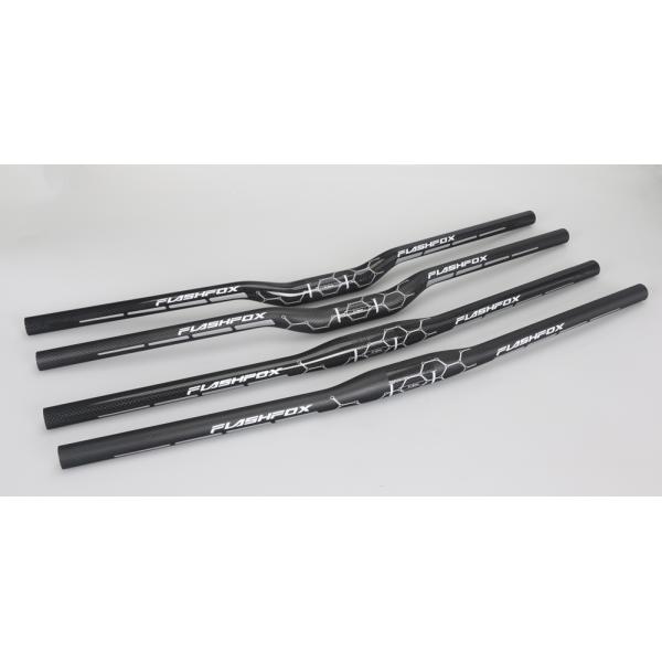 メーカー  ：FLASHFOX品番　　　：FL-AC-4素材　　　：T800カーボン重量　　　：約170g（ライザーバー760mm）、約173g（フラットバー760mm）クランプ径：31.8mmグリップ径：22.2mm仕上げ　　：3K　艶な...