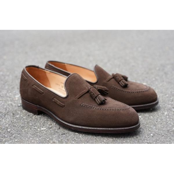 クロケットの中でも定番中の定番モデル。タッセルローファーの「CAVENDISH3」は日本人の足に合いやすいようにカカトをコンパクトにしている木型になります。その為カカトの収まりが非常によく、カカト抜けのストレスを軽減します。木型のシルエット...