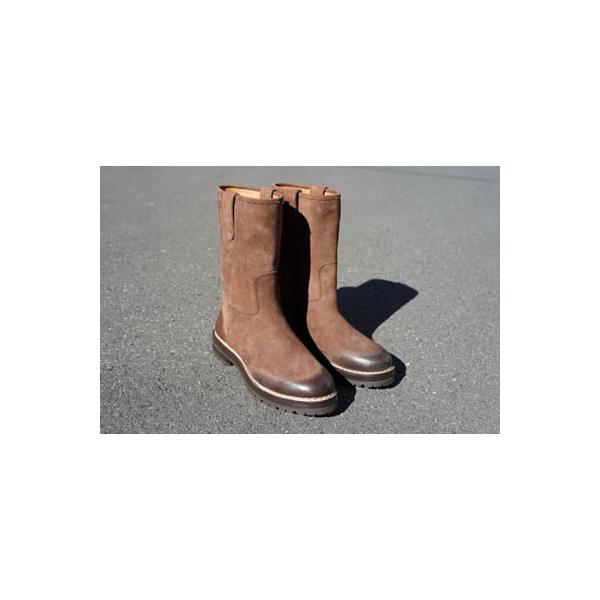 マルモラーダのペコスブーツが入荷しました。イタリア、テンペスティ社製のエルバマットレザーのスエード面をアッパーに採用し、ノルヴェジェーゼ製法による。存在感抜群のブーツが入荷しました。オイルが染み込んでワイルドの質感のスエードにバケッタ加工を...