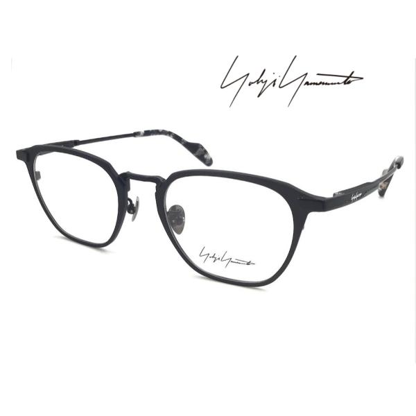 【ブランド】ヨージヤマモト【モデル】19-0081【カラー】1.ブラック/ブラックマット【サイズ】50□21-145【素材】フロント：チタン/テンプル：ベータチタン【付属品】専用ケース、専用メガネ拭き日本のファッションデザイナーである山本耀...