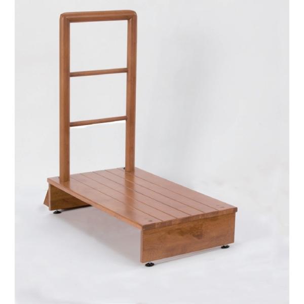 手すり付きのため玄関、ベランダ等の昇り降りがラクラクです。また天板下の空きスペースには、靴の収納も可能なので玄関スペースを有効活用できます。辛い段差の昇り降りの負担を緩和します。天板の表面には滑り止めの溝付き。横倒れ防止の支え付き。左右どち...