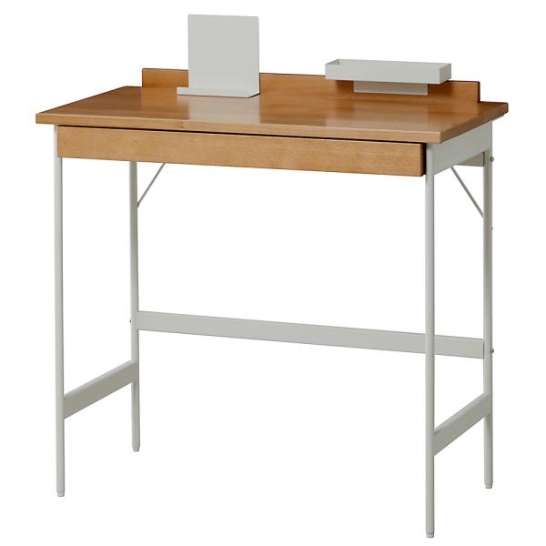 リビングに置きやすいミニマムなデザインで、学習は勿論、仕事や趣味の時間にも活躍し、子供から大人まで家族で共有して使えるホームデスクです。奥行が浅めでコンパクトなサイズ感。人目がつくリビングに置いてもお家に馴染むシンプルなデザインに仕上げています。