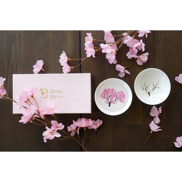 温度で変化する酒器　『　冷感桜　白平盃ペアセット　』お酒の場を盛り上げる面白い酒器のご案内です！この不思議なグラスに冷たい飲み物を注ぐと桜が満開に！！盃が17℃以下になると変化が生じます。今年はなかなか、外で集まることはできなさそうですが、...