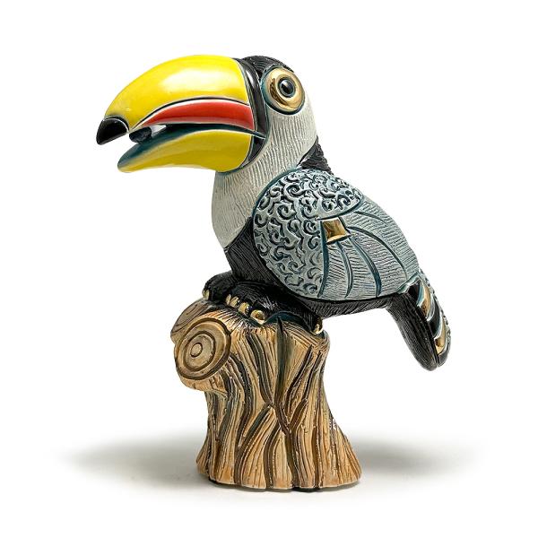 オオハシ(F206) 大きなクチバシを持つ南国の鳥。置物ならペットとしても飼いやすいです。ゴールドをあしらい豪華な仕上がりで色鮮やかです。【サイズ】たて11.0×よこ6.5×高さ13.5（cm）【素材】陶器(微粒子粘土)【原産国】ウルグアイ...