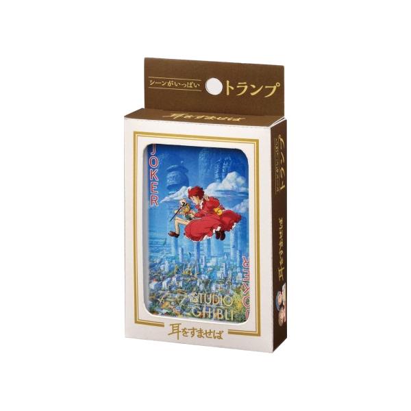 全カードの数字面に作品中のシーンを盛り込んだトランプです。スペード、ハート、ダイヤ、クラブの順に作品のシーンを追うことができます。オリジナルの豪華箔押しケースに入っています。メーカー：エンスカイセット内容：数字札（4スート×各13枚）+ジョ...