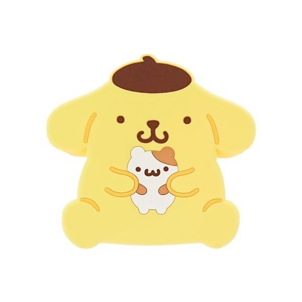 「ポムポムプリン」「シナモロール」「ポチャッコ」「タキシードサム」より、まるでお人形のよう！？なシリコンポーチ、すわどーるポーチが新登場！”座る×ドール（人形）”がコンセプトで、人形のように自立します。コスメや文具などの小物入れとして使える...