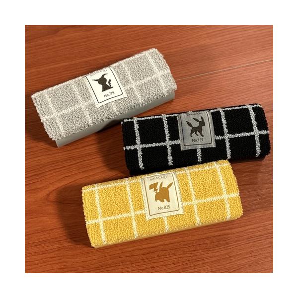 ポケットモンスターデザインのメガネケースが登場です！モコモコなサガラが気持ちいいくすみカラーのメガネケース。本体はしっかりとしたつくりで中のメガネを守るメガネケース。外側のカラーに合わせたメガネクロスが付属。ピカチュウ:PKM-984/49...