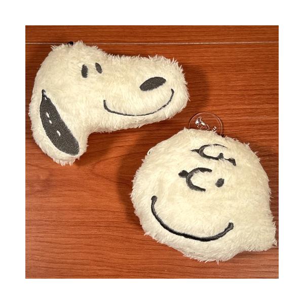 ピーナッツデザインのポーチです。モコモコとした手触り、さわり心地が気持ち良い。絵柄に合わせたダイカットデザイン。スヌーピーの口先とチャーリー・ブラウンのほほにマグネットが入っていてピタっとくっつきます。小物やメイク道具や文房具などいろいろ入...