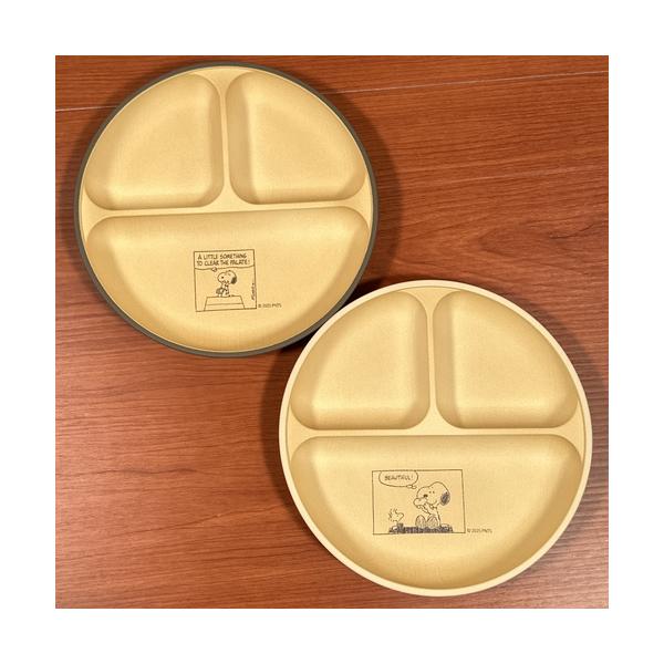 ピーナッツデザインのランチプレートです！木目調の模様入りの落ち着いた風合い。樹脂製食器なので、お手入れが楽。軽くおしゃれなデザインで幅広い年齢層の方にも安心して使える割れにくい食器。2つに区切られたタイプ。朝食のトーストやサラダを1皿に。パ...