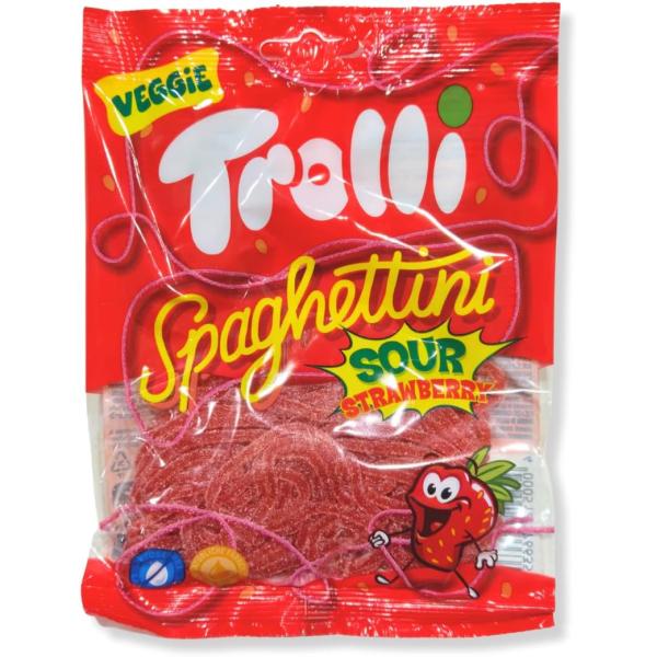 ドイツ生まれの人気輸入菓子ブランド「トローリ」のグミキャンディ、「スパゲティサワーストロベリー」は、甘酸っぱいストロベリー風味が魅力のサワーグミです。細長いスパゲティ状のユニークな形状で、見た目のインパクトも抜群◎外側を包むサワーシュガーが...