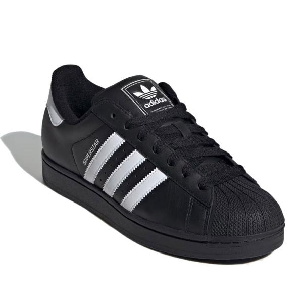 クラシックなラウンドシェルトゥが目印の、アディダスの名作。アイコニックなアディダス スーパースターシューズが戻ってきた。このローカットスニーカーを履いて、スポーツとストリートスタイルが歩み寄ったこの50年の歴史を感じよう。滑らかなレザーアッ...