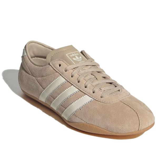 東京の名を冠したシューズを手に入れて、レトロな雰囲気を自分のモノに。これは、ビンテージ感がありながら、モダンにも見える、ソフトなスエードアッパーのスリムなロープロシューズ。ソールには、アスファルトやコンクリートの通りを堂々と歩くのに必要な、...