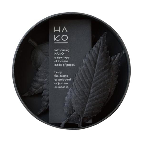 -/-/ko-071949999-1912・パッケージ個数:1・紙でできた、葉っぱのお香「HA KO」。置いて香り、焚いて香りが広がります。他にはない葉っぱ型のペーパーインセンスは、見た目も美しく、様々に表情を変えながら自然を感じる趣深い香...