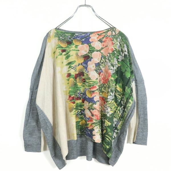 【商品説明】【実寸約】裄丈87バスト154着丈62(cm)【サイズ表記】サイズ38（実寸をご確認ください）【素材】綿100%【状態】普通の使用感のあるお品物【デザイン】グレー系フロント部分のお花柄が印象的なトップスです。ゆったりとしたプルオ...