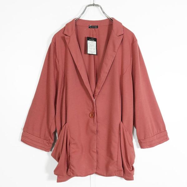 【商品説明】【実寸約】肩幅42袖丈49バスト164着丈68(cm)【サイズ表記】5L【素材】ポリエステル64%レーヨン36％【状態】試着程度、未使用品【デザイン】テラコッタ色系やわらか素材の七分袖テーラードジャケットです。ゆるっとしたデザイ...