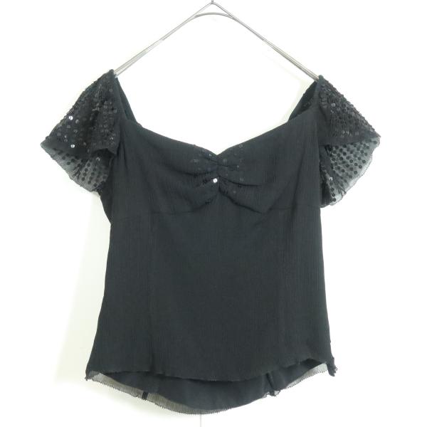 【商品説明】【実寸約】ゆき丈35バスト76着丈36(cm)【サイズ表記】  2【素材】シルク100【状態】普通の使用感のあるお品物【デザイン】ブラック色系薄手/無地裏地あり/背面リボンあり/側面左くるみボタンありスパンコールが輝く半袖カット...