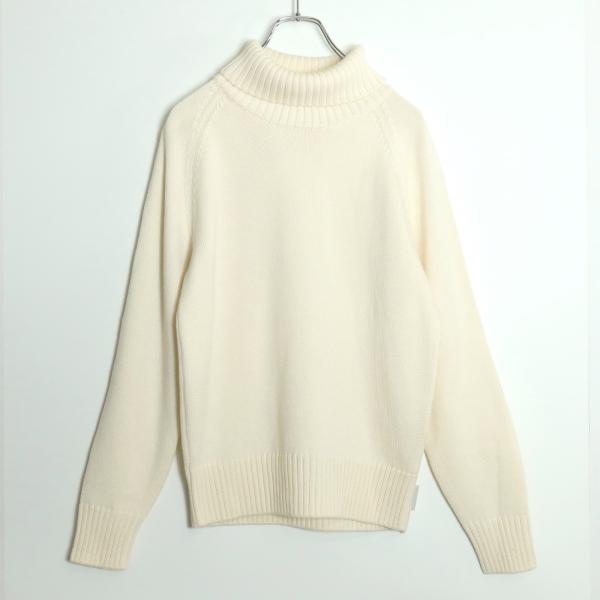 【商品説明】【実寸約】裄丈88バスト98着丈61 (cm)【サイズ表記】  40【素材】  毛100％【状態】 普通の使用感のあるお品物【デザイン】白系タートルネックの長袖セーターです。厚手/無地/【お知らせ】こちらは一点限りの商品です。弊...