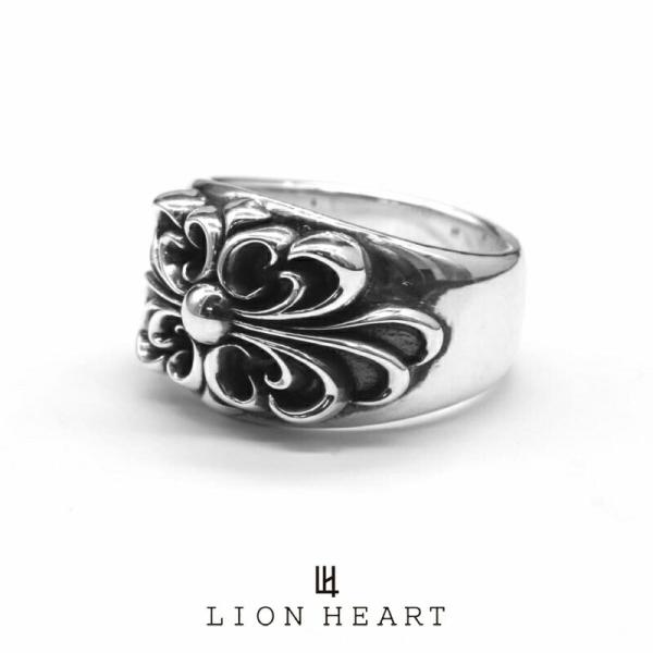 メンズシルバーアクセサリー王道のデザイン獅子の躍動感と荒々しさを感じられる仕上がりです＜アイテム情報＞■素材シルバー925(いぶし仕上げ)■サイズ(約)【幅】14mm〜8mm【厚み】5.5mm〜2mm■重量(約)14.8g ※17号で計測■...