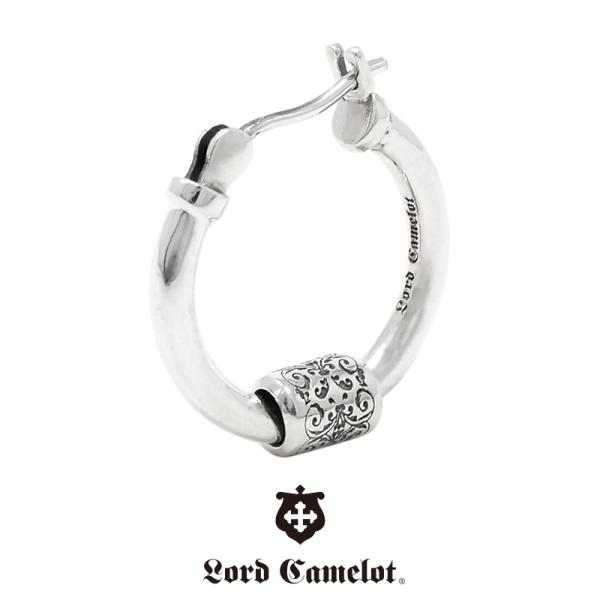 シンプルなフープピアスに、ゴシック調デザインのチャームを組み合わせた存在感のあるピアス。＜アイテム情報＞■素材シルバー925■サイズ(約)ピアス  ：[外径] 18.0mm×18.4mm [幅] 2mm [厚] 2mmチャーム  ：[高] ...