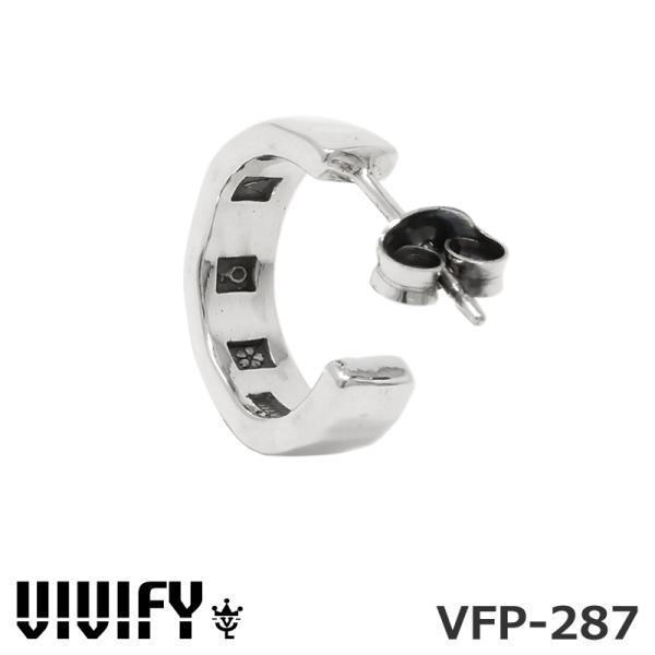 一点一点ハンマーで打ち込むことで緩やかな揺らぎを表現した、槌目(ツチメ)のハーフフープピアスです。＜アイテム情報＞■素材【本体】シルバー925(いぶし仕上げ) 【ポスト】シルバー925■サイズ(約)【直径】13mm 【幅】4mm 【厚】2m...