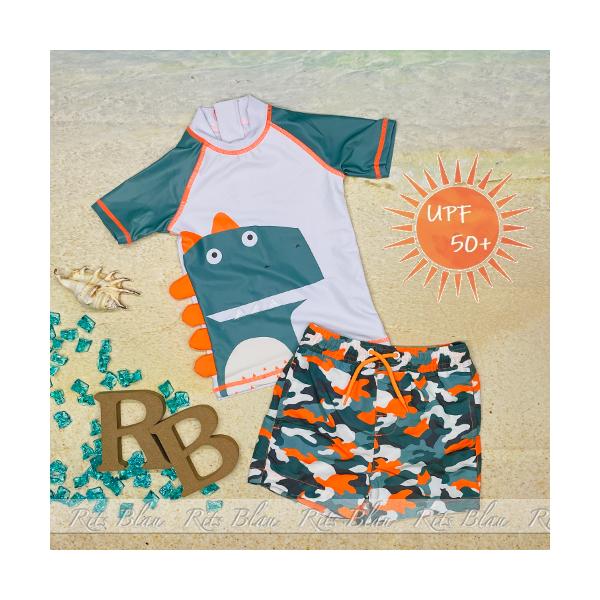 ・.。*゜+.・.。*゜+.　　送料無料・.。*゜+.・.。*゜+.■水着タイプ■半袖ラッシュガードサーフパンツモスグリーンの恐竜フェイスオレンジのトゲトゲがかわいいサーフパンツとの上下セットです。首の後ろはファスナーで開閉できるようになっ...