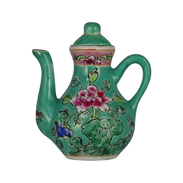 シンガポール・マレーシアらしさあふれるプラナカン雑貨は、お土産として特に女性から人気があります。 繊細でカラフルな色柄は、世界中の女性を虜にしてやみません。 お土産におすすめのプラナカン雑貨やプラナカングッズが日本で購入出来ます。 窯元から...