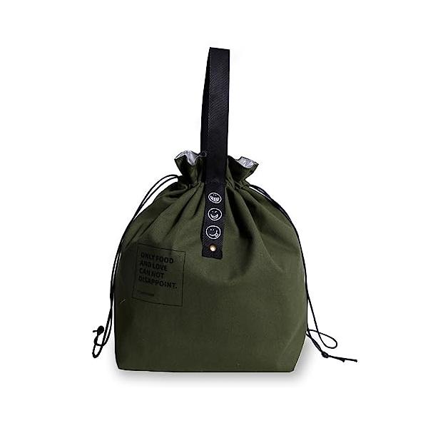 *巾着タイプに持ち手がついて持ち運びやすい* 保温と保冷の両方に対応したシンプルでおしゃれなデザインのランチトートバッグです。 口を絞れる巾着タイプに加え、携帯しやすい持ち手が付いており、普段使いにも便利です。 また、比較的大きめのサイズ感...