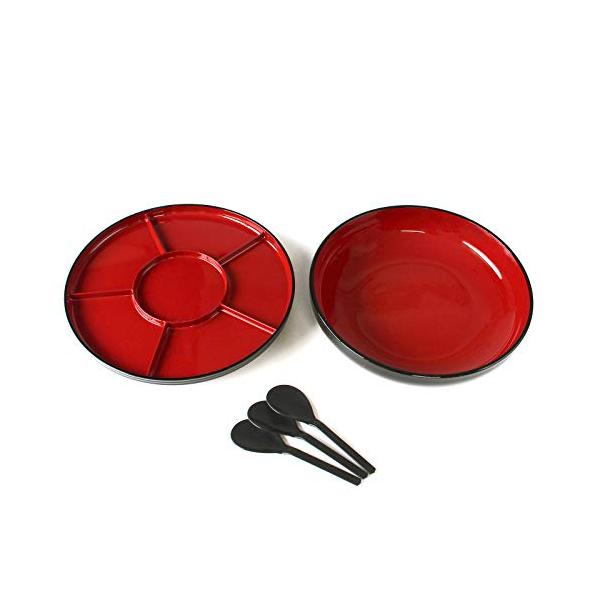 家族団らんでの食事やパーティー用に。 お家での食事を楽しくする回転オードブル皿、多用鉢、しゃもじ3本がセットになった赤黒の合成漆器の手巻き寿司セットです。セット内容：回転仕切り皿 1セット 、30cm多用鉢 1個 、飯べら 3本 *商品仕様...