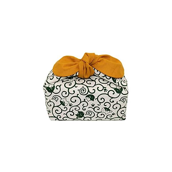 保冷・保温のお弁当袋で、お洗濯が可能です。一般的な保冷保温シートとは違い、裏にカビが生えたりはがれてくることがなく布のような柔らかさがあります。折り目の角が破れることもありません。弁当袋の表布に和柄を使用した、あづま袋風に結ぶタイプです。ス...