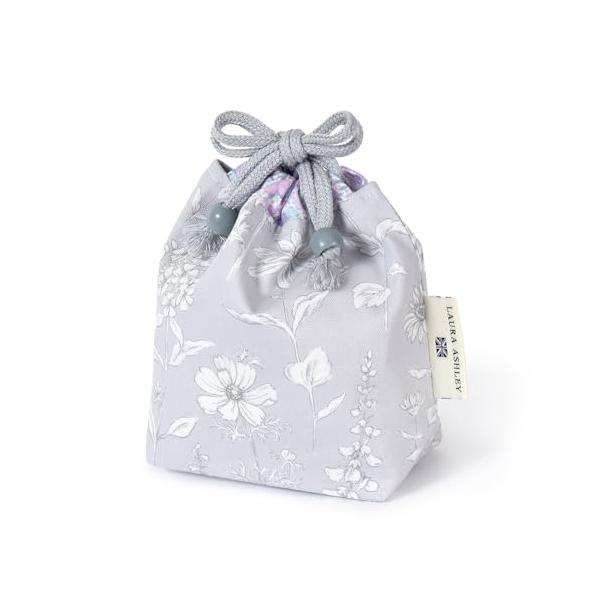 *Lisette リゼット*：1990年代に流行したメドウ柄をモダンにアレンジしたプリントです。 LAURA ASHLEYの生地を使用したコップ袋。幼児の持ち手付きのコップがすっぽり収まるサイズ感。子どもたちが自分で楽に出し入れができます。...