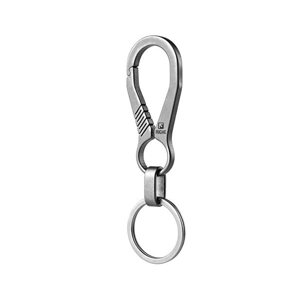 材質：チタン合金/軽量で硬質表面だけではなく、環境に優しい、皮膚に無害です。 非常に軽く、耐腐食性と耐錆性が良好です。 金属臭が無いです。退色しない、サンドブラスト等の表面処理を行っています。キーの着脱が簡単：鍵をすぐに取り出したり紛失を防...