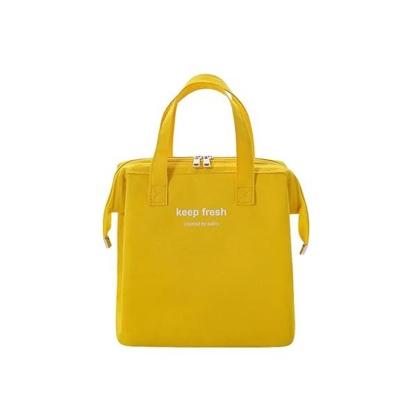 保冷・保温  内側が保冷加工になっているのでお弁当も安心。 防水  表面に防水加工が施されているので、お手入れも簡単。 容量  お弁当の他に、デザートや飲み物も一緒に持ち運べる。 ファスナーがついているのでしっかり中身を守ります。ホーム＆キ...