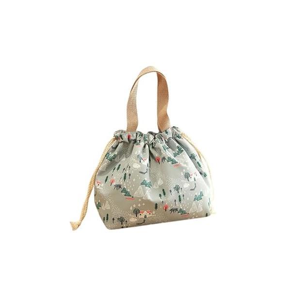 保冷・保温  内側が保冷加工になっているのでお弁当も安心。 防水  表面に防水加工が施されているので、お手入れも簡単。 容量  お弁当の他に、デザートや飲み物も一緒に持ち運べる。 巾着仕様で紐を絞れば中身も見えません。ホーム＆キッチン/キッ...