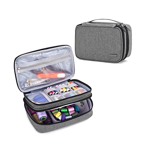 内寸 長さ22cm x 幅13cm x 高さ6cm 裁縫バッグのみの商品です。針や裁ちばさみ等、裁縫用具は含まれておりません。  素材 丈夫なナイロン製の裁縫バッグです。クッション材も入ります。 機能 ソーイングに必要な道具を収納できる二層...