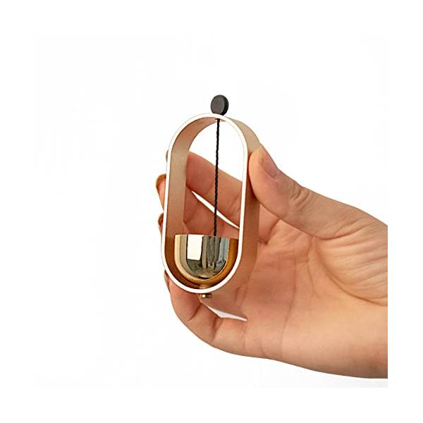 * スタイリッシュなデザイン てのひらに乗るコンパクトなドアベル。ドアを開けた時、程良い音色がします。小さめシンプルな形で作りもキレイ 。* 透き通った綺麗な音です ドアを開けるたびに、優しい声が聞こえます。黄銅材料のマッチングにより、この...