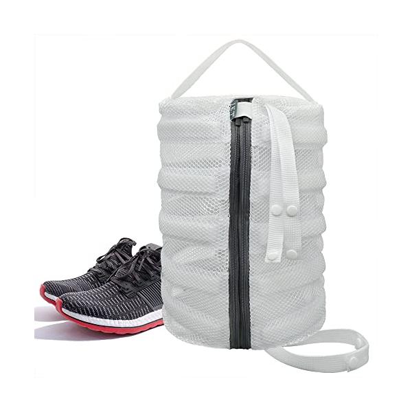 素材 メッシュ素材：ポリエステル。細いメッシュ：洗濯物同士の絡み合いをおさまえ。粗いメッシュ：洗浄効果と透水力に抜群 スポンジ：衝撃吸収、騒音もおさまえ、ダメージ防止、浮力与え。 サイズ 靴用洗濯ネットのサイズ：直径約23cm*縦約37cm...