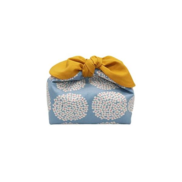 保冷・保温のお弁当袋で、お洗濯が可能です。一般的な保冷保温シートとは違い、裏にカビが生えたりはがれてくることがなく布のような柔らかさがあります。折り目の角が破れることもありません。弁当袋の表布に和柄を使用した、あづま袋風に結ぶタイプです。ス...