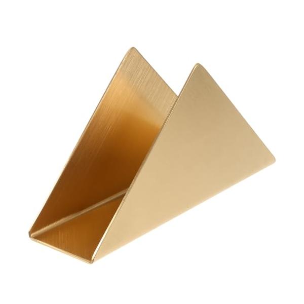 三角形のデザイン : 北欧風の金色の三角形のデザインは、ナプキンホルダーとしてだけでなく、ファッションなテーブルデコレーションとしても機能します。 コンパクトなサイズ : サイズは17*12*4.4 cmで、スペースを取らず、どのテーブルに...
