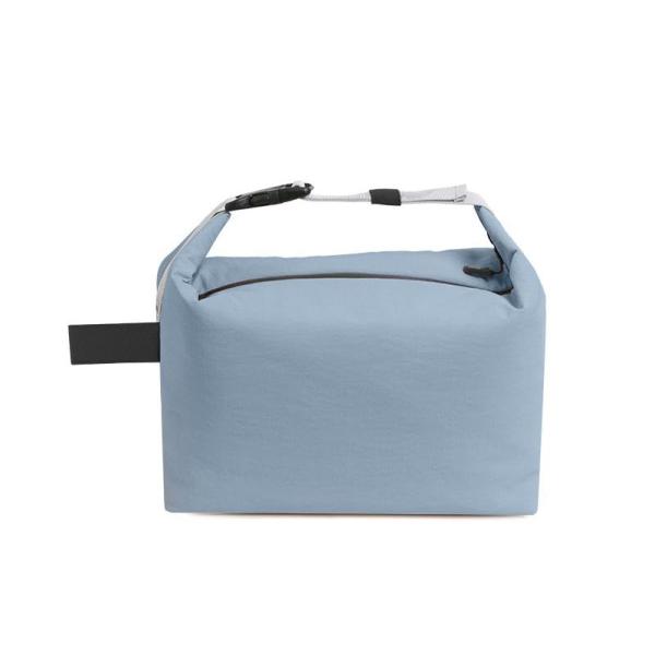 保冷保温ランチバッグ 三層の断熱設計を採用し、外層は高密度の防水ポリエステル製、内層はEVA素材、そして中間層にはポリマー・パールコットンが詰められています。夏はサラダのシャキッと感を、冬はスープの温かさをしっかり保持。 大容量マルチ収納 ...