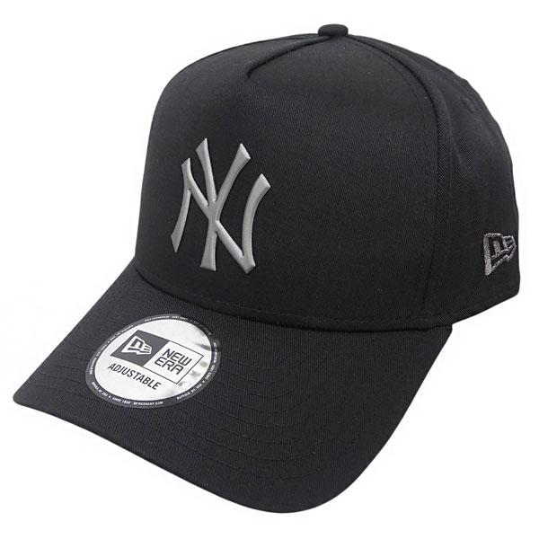 ニューエラ/NEWERA/キャップ/METALLIC/EFRAME/NEYブラックのボディにフロントのメタリックNYロゴが映えるキャップ。カーブバイザーで被りやすく、アジャスタブル仕様でサイズ調整しやすい実用的なつくりで、メンズ・レディース...