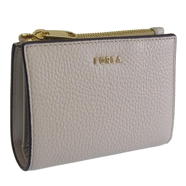 フルラ/FURLA/二つ折り財布/RITZY/S/BI/FOLD/W/ZIPシンプルなフォルムにメタルロゴがさりげなく映え、洗練された印象をプラスする二つ折り財布。コンパクトながらも実用性に優れ、ファスナー付きコインポケットや複数のカードス...