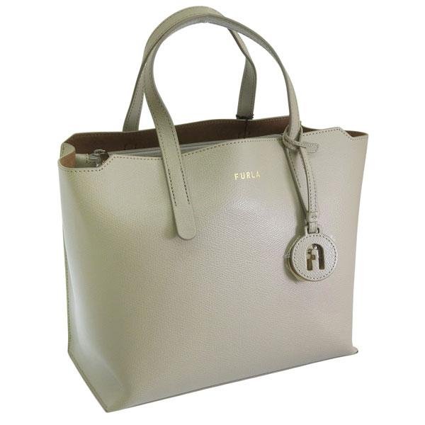 フルラ/FURLA/トートバッグ端正なスクエアフォルムが印象的なハンドバッグ。必要な持ち物を収めやすい設計で、所作も美しく整います。洗練された存在感があり、装い全体を上品にまとめてくれるアイテムです。【ギフトにもおすすめです。】■品番：WB...