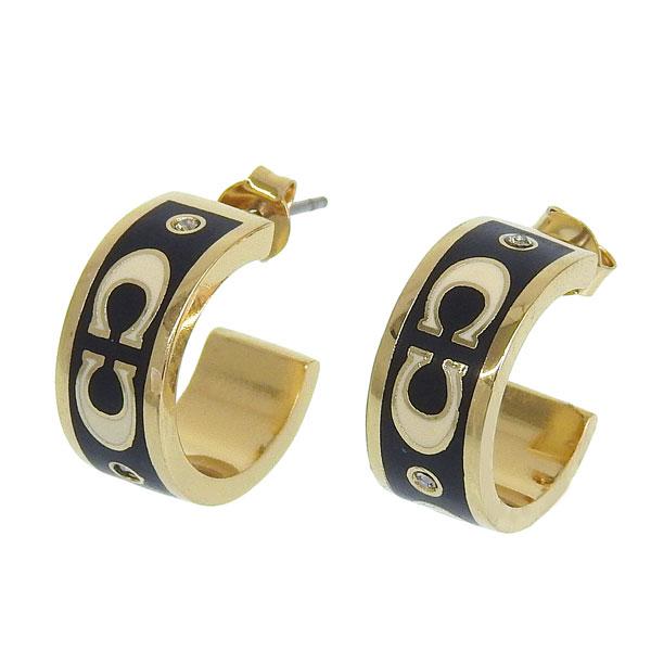 コーチ/COACH/ピアス高級感溢れる素敵なピアス。クールなカラーリングがコーデをランクアップさせてくれるアイテム。【ギフトにもおすすめです。】 ■品番：CI903GDBK  ■カラー：GOLD/BLACK  ■サイズ：高さ約1.6×幅約0...