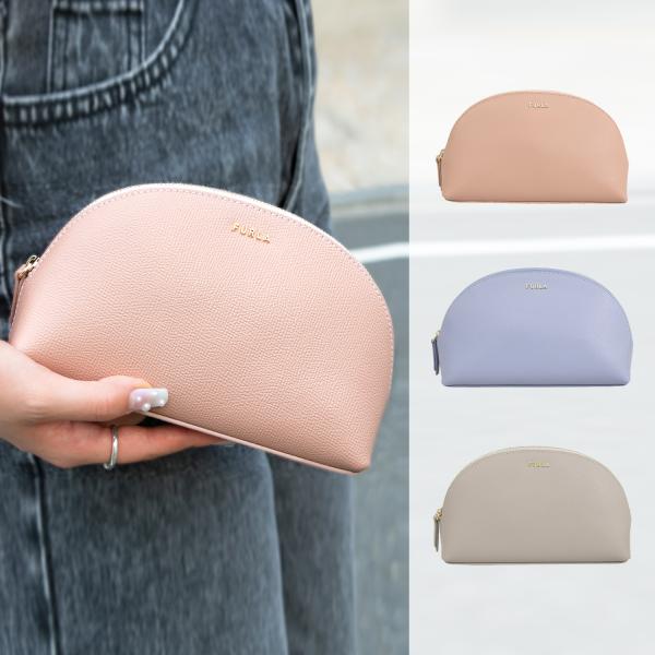 FURLA CLASSIC COSMETIC CASEスタンダードなラウンド型が魅力的なポーチ。ゴールドのロゴが上品なお品物です。【ギフトにもおすすめです。】■サイズ：約高さ12×幅19×マチ6cm ■重さ：約115g ■素材：レザー ■仕...