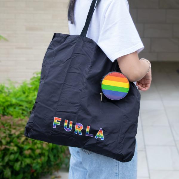 フルラ/FURLA/ミニショッパー/CALIPSO/MINI/SHOPPERカラフルなレインボーロゴがワンポイントになるミニショッパー。収納ポーチ付きで携帯しやすく、使いやすさも抜群◎【ギフトにもおすすめです。】■品番：WB00695BX0...