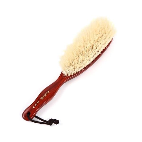 カシミヤやシルクに適した二段植毛の優しい服ブラシ＜商品詳細＞ブランド：かなや刷子（かなやぶらし）生産地：東京都サイズ：約巾65×全長275×高60mm材質：豚毛（白）、天然木化粧箱：○＜配送・ギフト＞ネコポス：不可ギフト包装：ラッピング /...