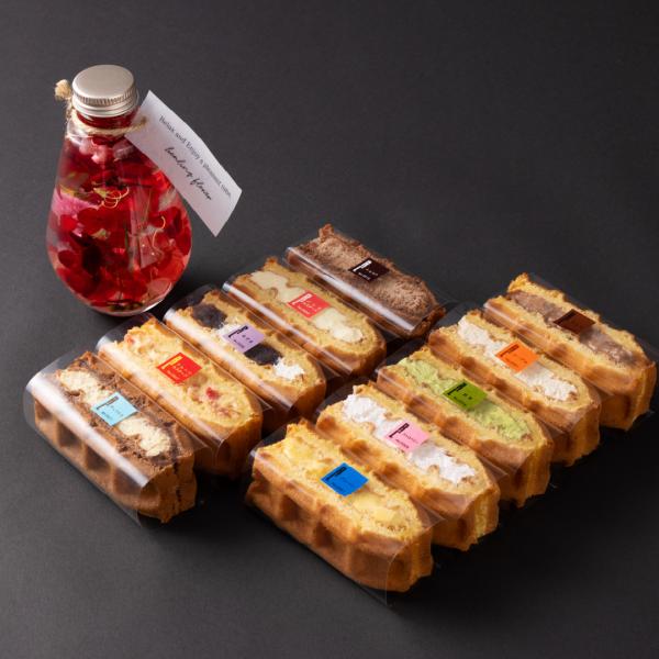 近年流行中のインテリア「ハーバリウム」とR.Lの定番人気商品「ワッフルケーキ」をセットに。幅広い世代に支持される10種類の定番人気のお味が楽しめます♪キラキラ美しいハーバリウムとおいしいワッフルケーキで、思い出に残る素敵な母の日を。※オイル...